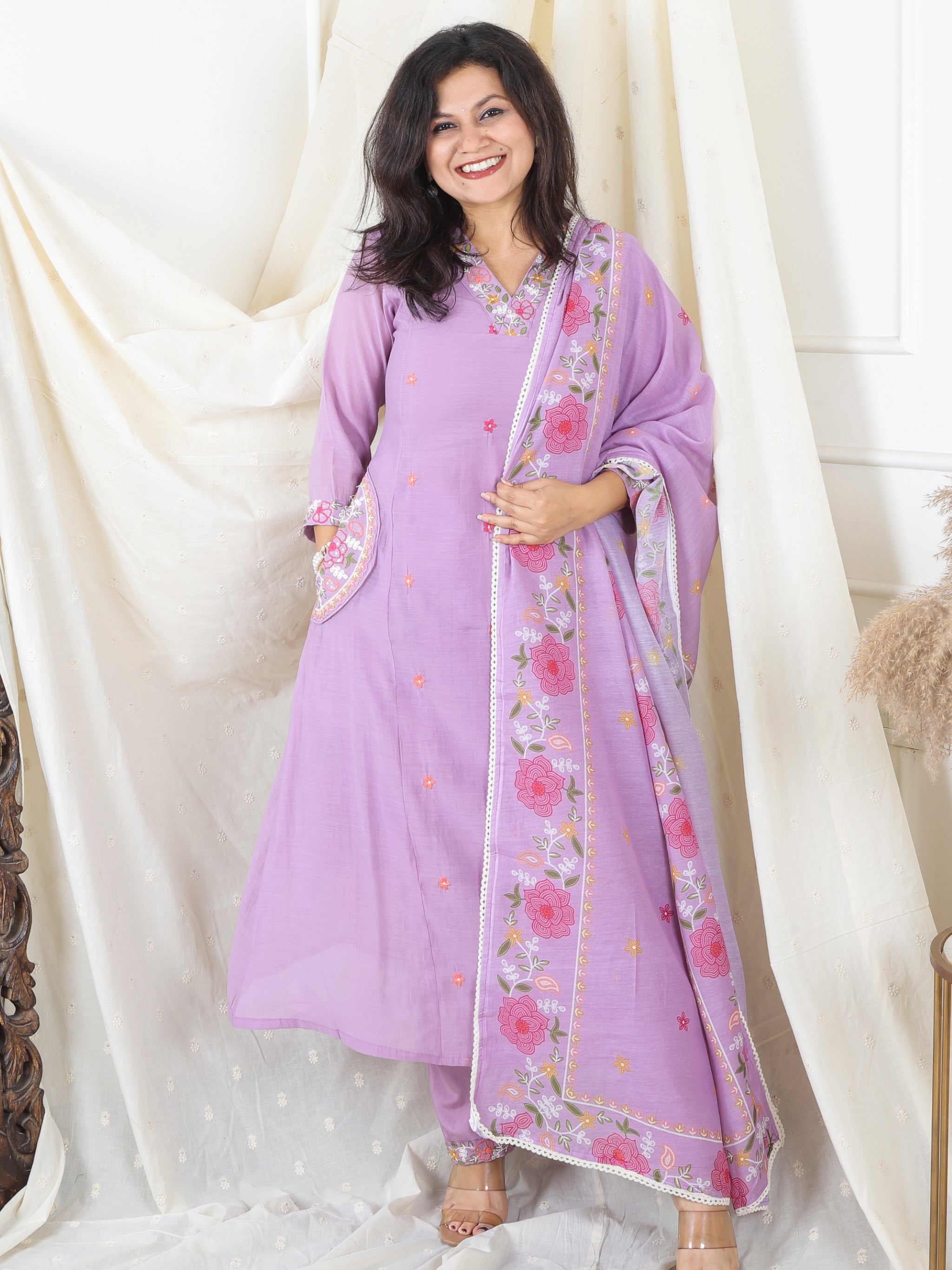 Malikaa Soft Lilac Embroidered Neck with Embroidered Pocket Mul Chande ...